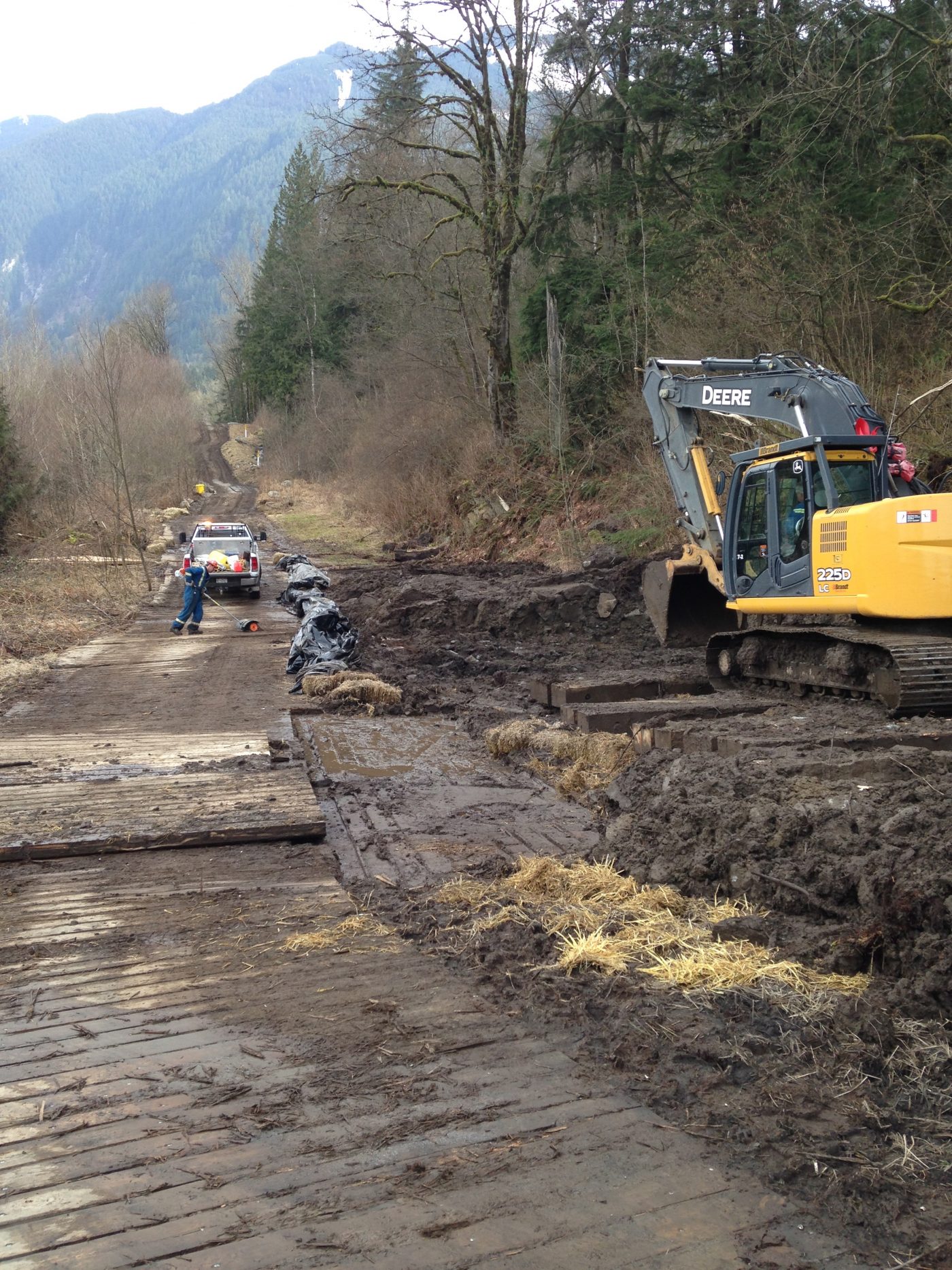 Pipeline Contractor in Chilliwack uses Mats | Industrial Timber ...