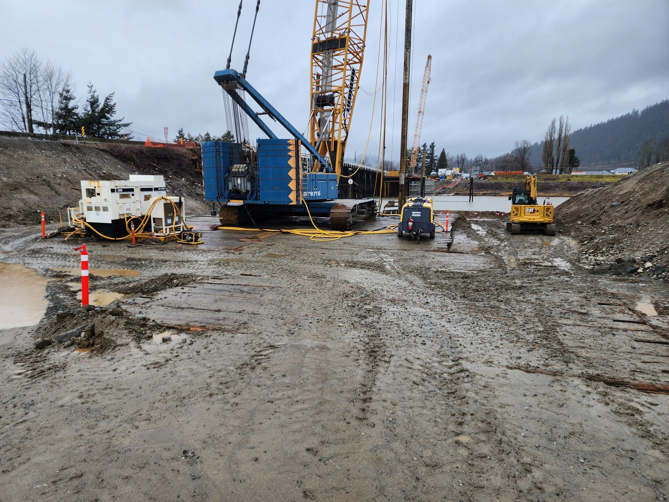 Muddy Site - Crane Mats under Crawler Crane | Industrial Timber ...
