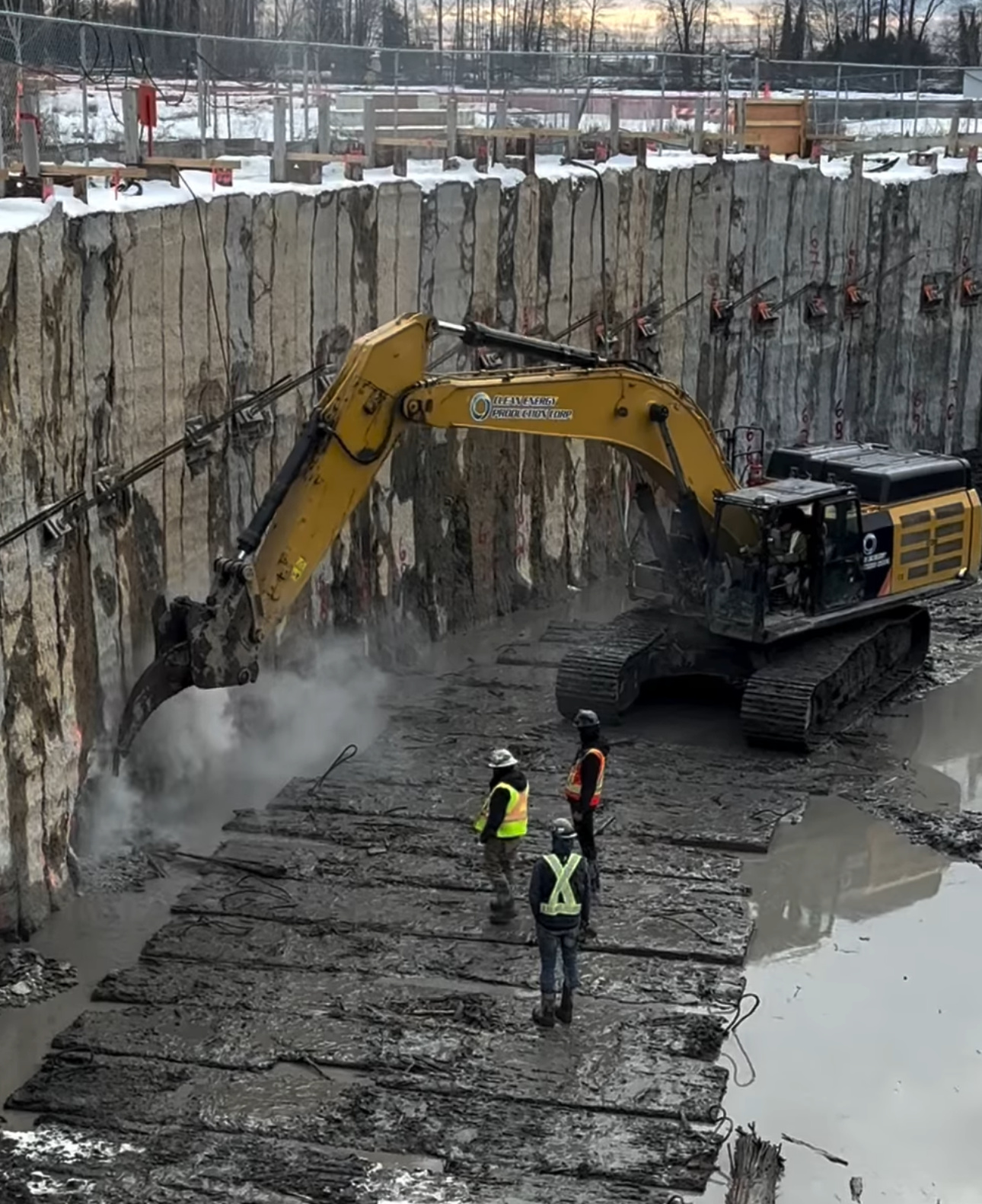 Ripper Shank on Excavator sitting on ITP Digger Mats | Industrial ...